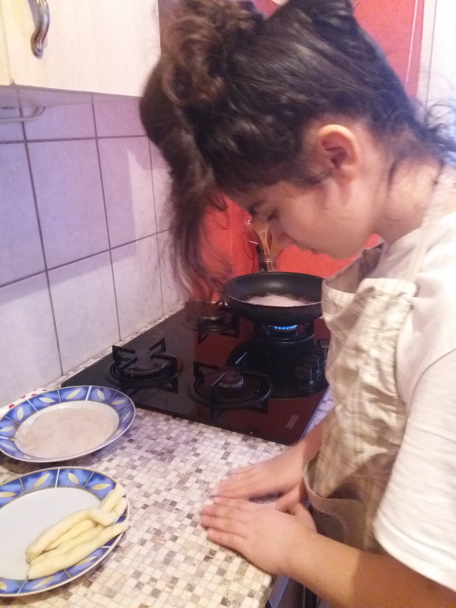 Jázmin tésztát gyúr - Kreatív+Hobby Alkotóműhely